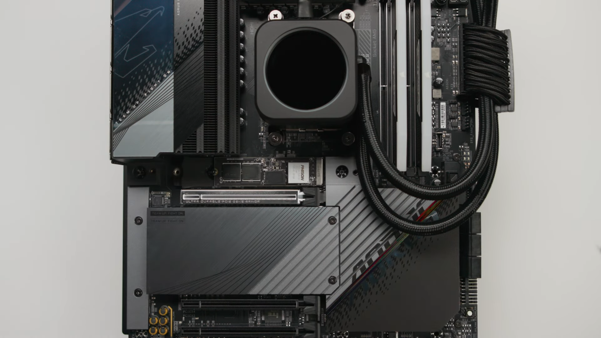 Building a Mid-Range Gaming PC in 2024 | Spearblade